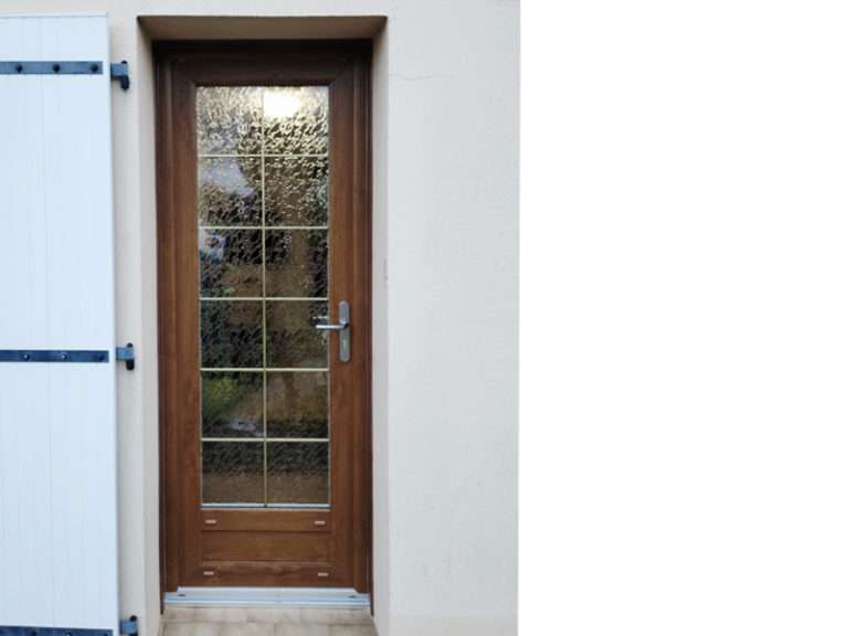 Porte d’entrée en PVC modèle Lilas, coloris Chêne doré avec les ...